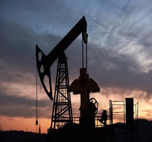 Oil extends gain amid shrinking US crude stockpiles