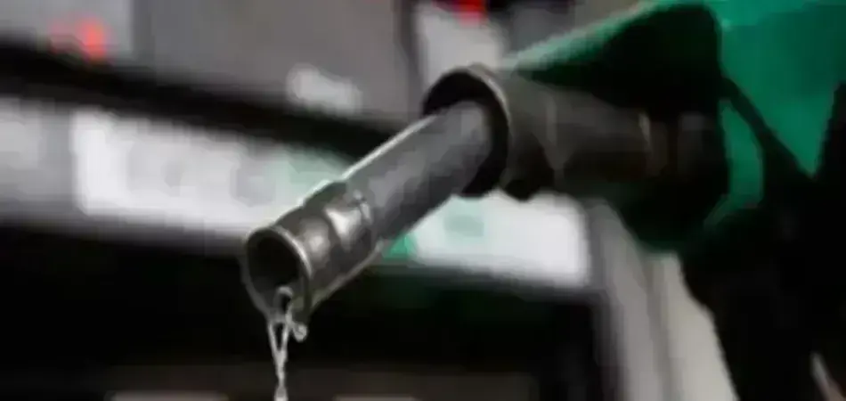 Govt keeps petrol, diesel prices steady